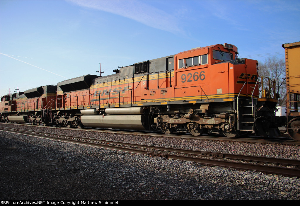 BNSF 9266